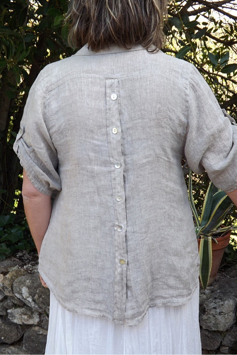 Chemise en lin de couleur framboise