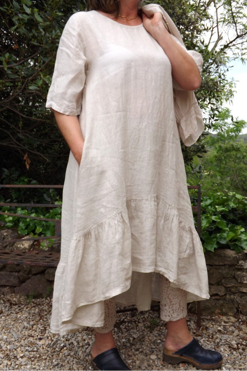 Robe longue en lin bohème chic de couleur beige