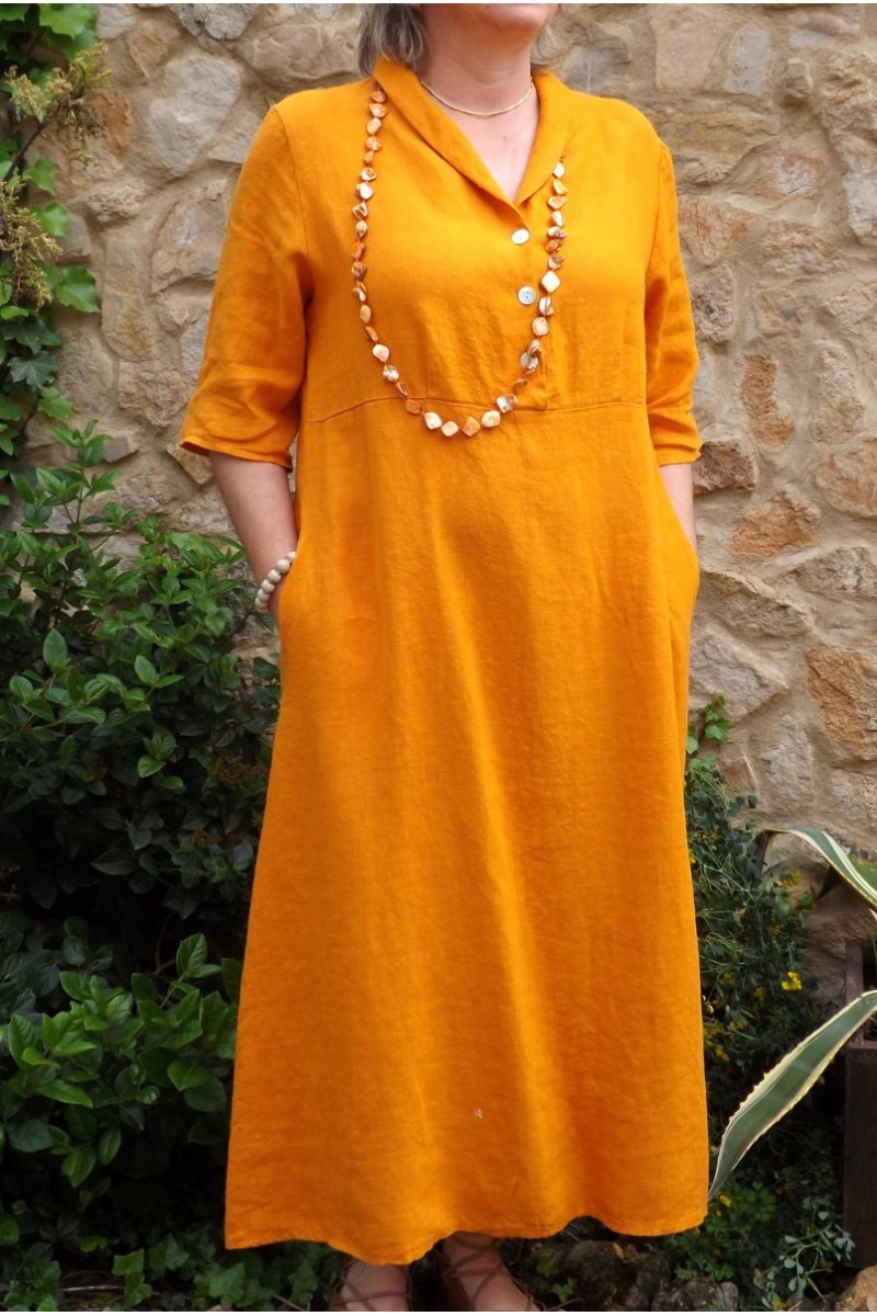 Robe longue en lin clémentine.
