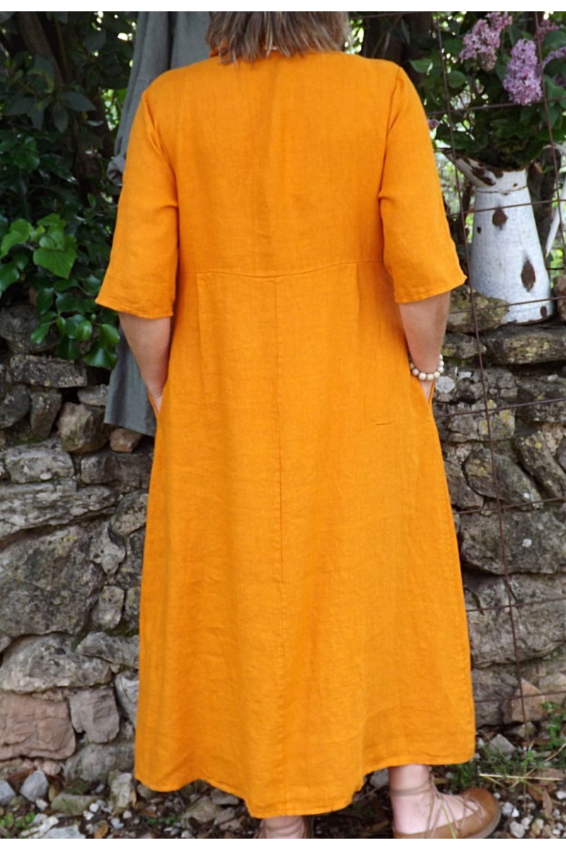 Robe longue en lin clémentine.