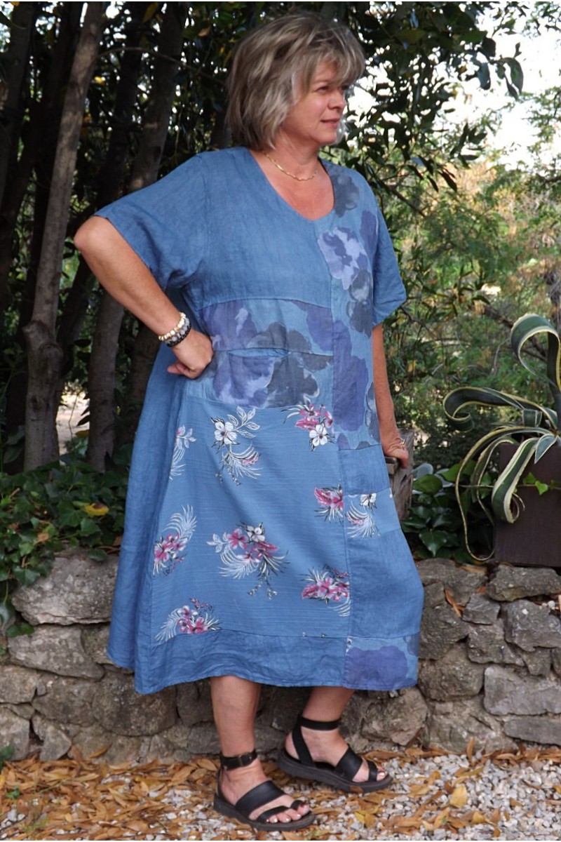 Robe longue en lin grande taille patchwork bleu.
