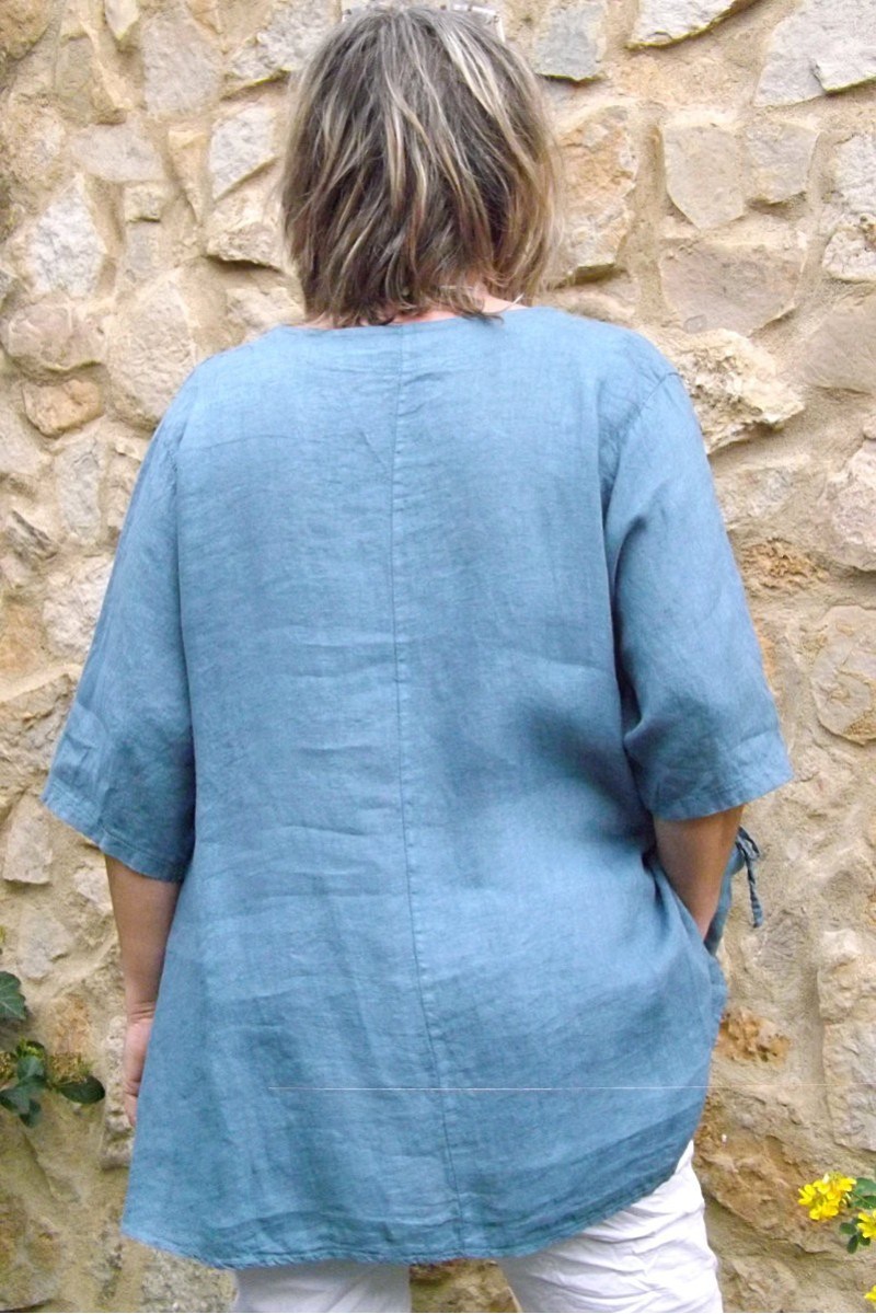 Tunique lin grande taille couleur bleue pour femme.