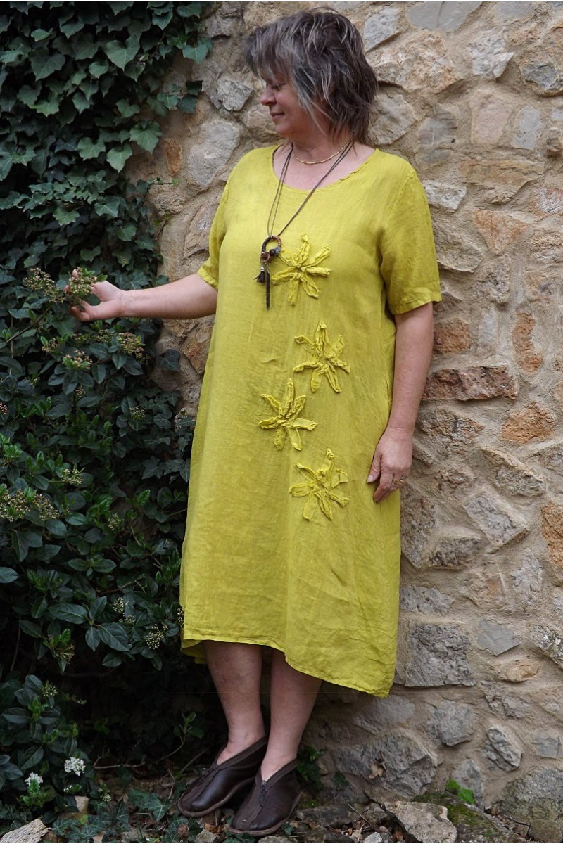 Robe en lin originale de couleur citron
