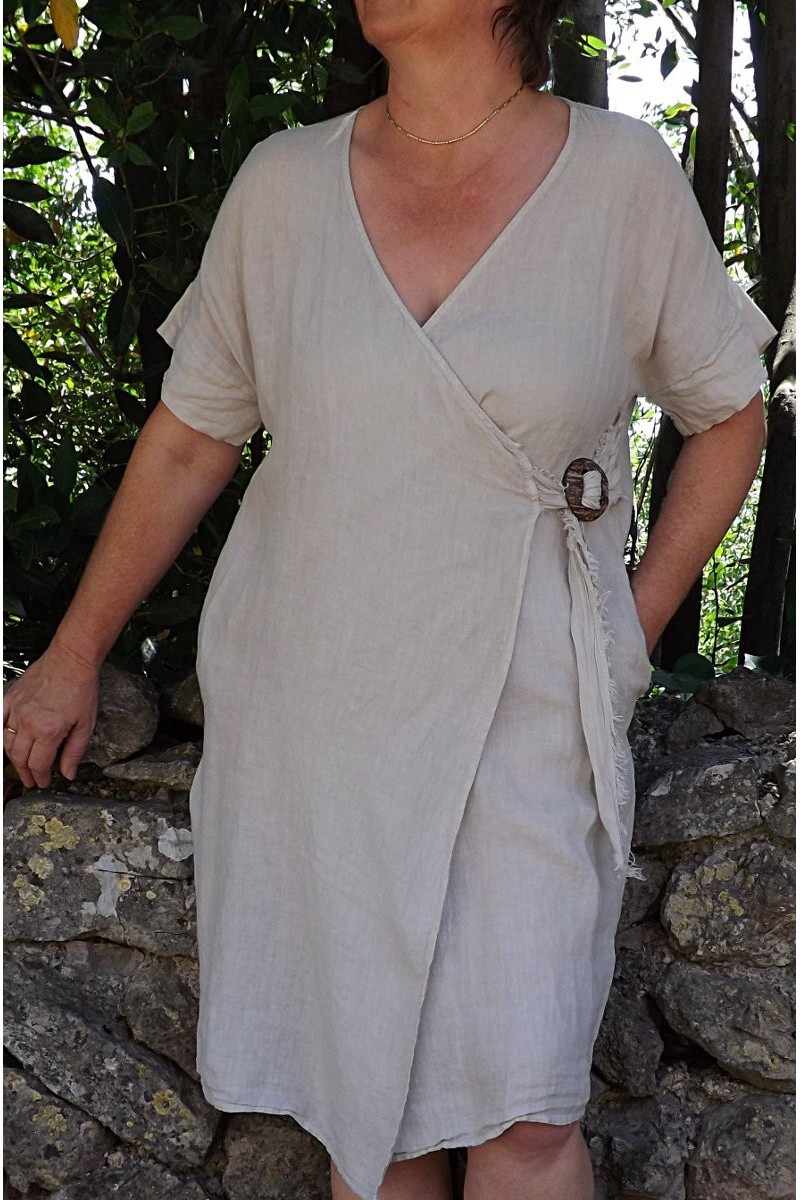 Robe croisée en lin naturel de couleur lin