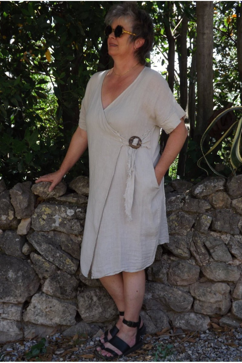 Robe croisée en lin naturel de couleur lin