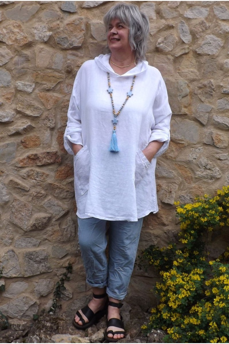 Tunique lin blanche grande taille avec capuche pour femme.