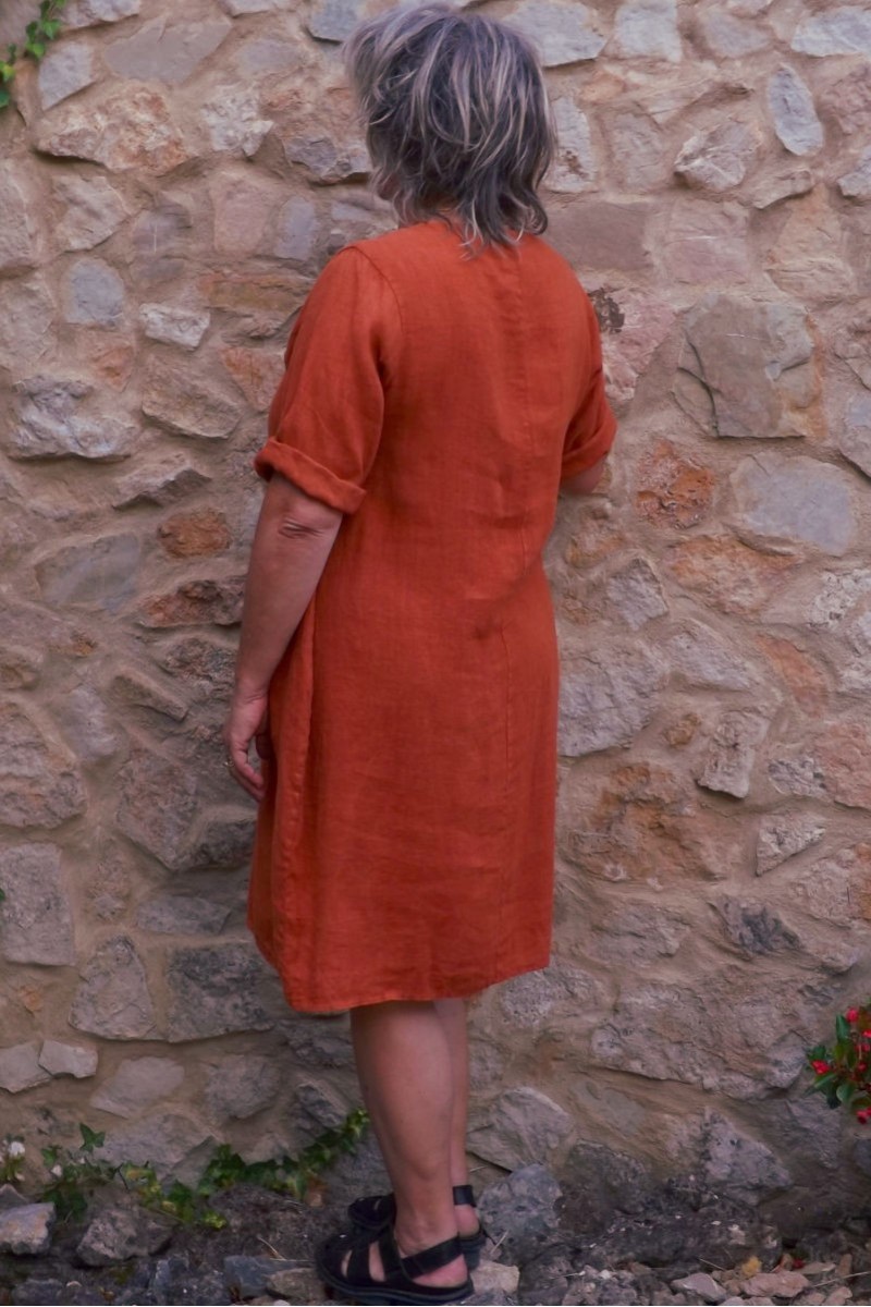 Robe en lin rose grande taille avec poches – Légèreté et confort chic