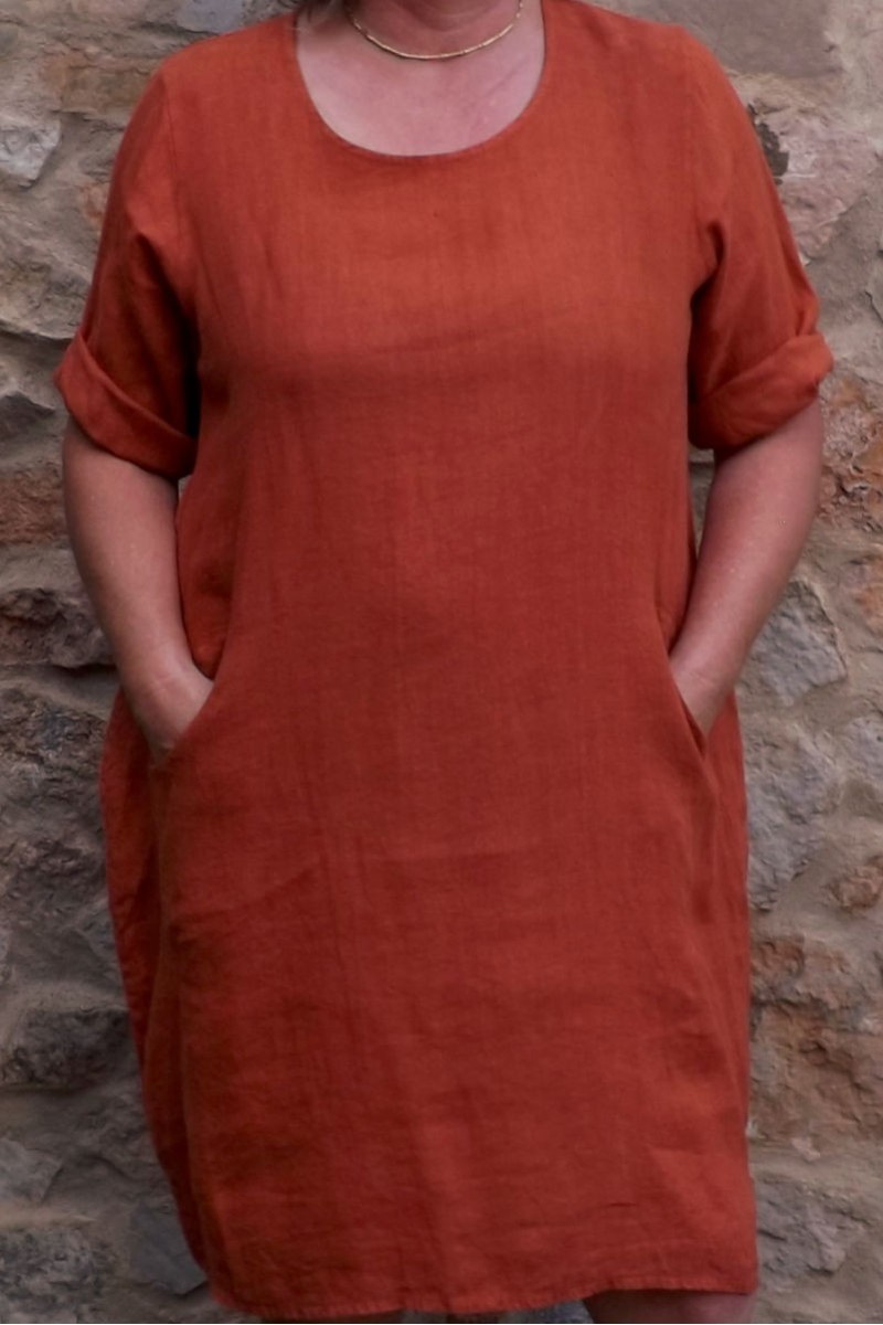 Robe en lin rose grande taille avec poches – Légèreté et confort chic